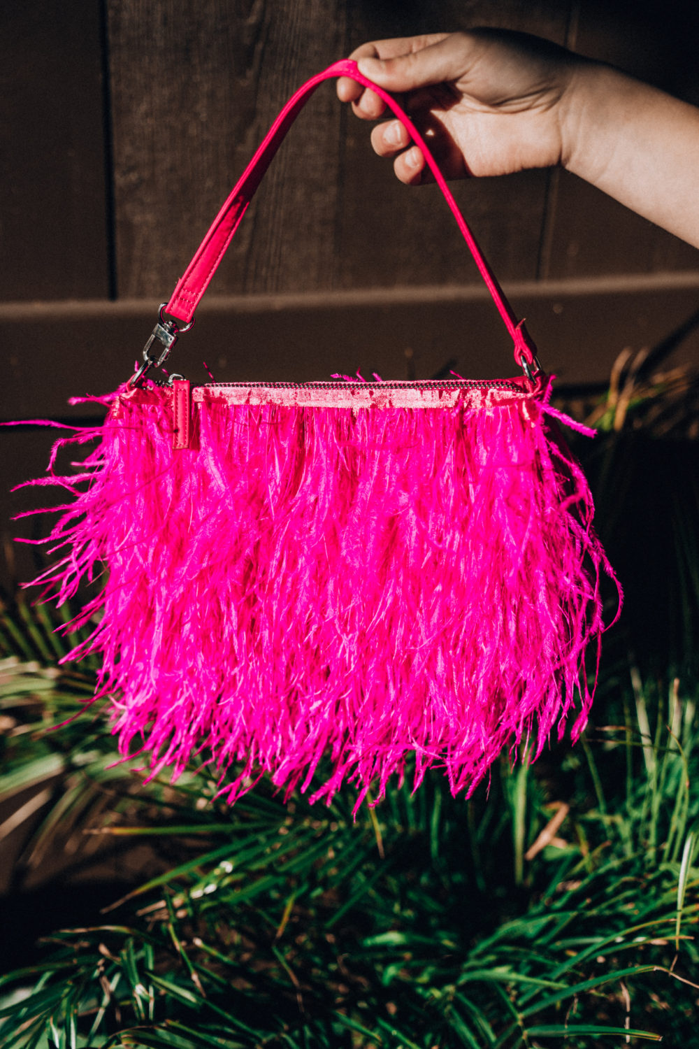 DESIGNER INSPIRED: DIY FEATHER BAG