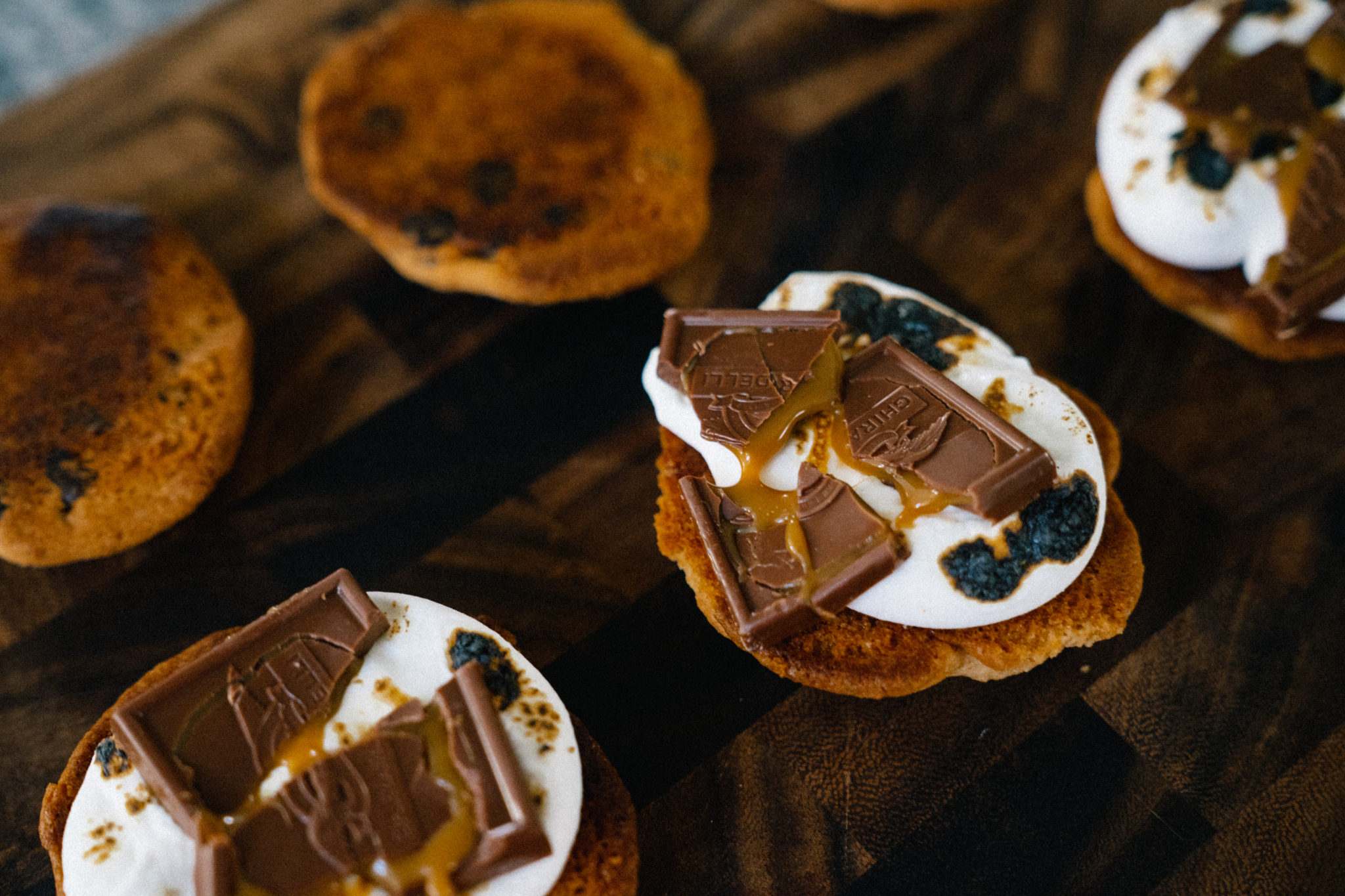 How to Make Marshmallow Caramel S’mores Cookies