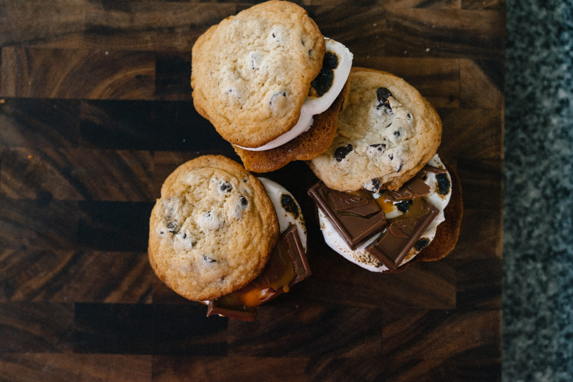 How to Make Marshmallow Caramel S’mores Cookies