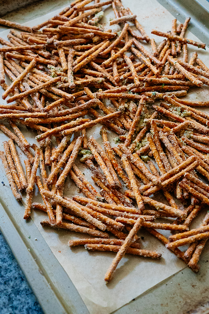 HOW TO MAKE THE FAMOUS DOT S PRETZELS AT HOME