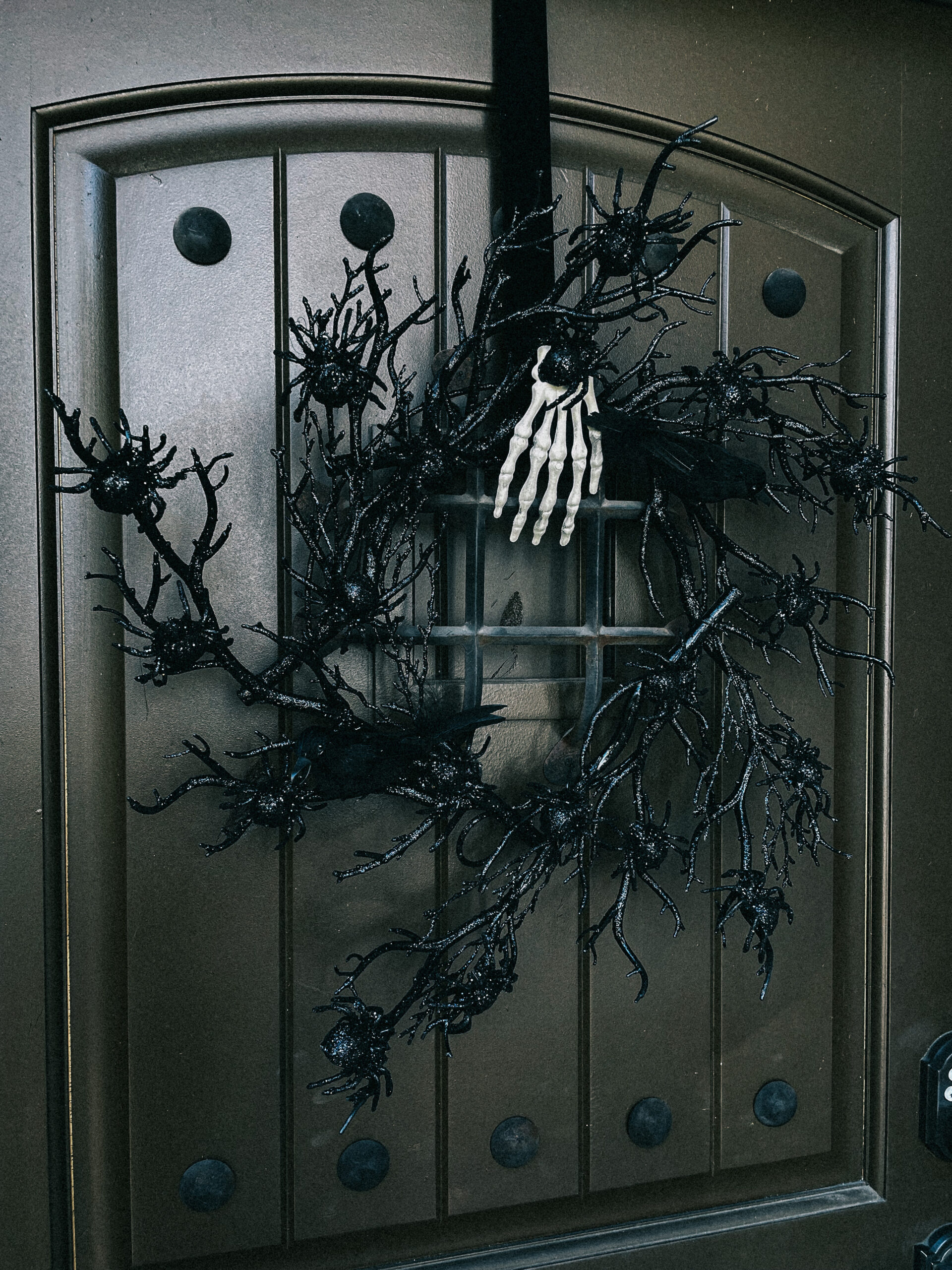 How to Make a DIY Spider Halloween Wreath at Home