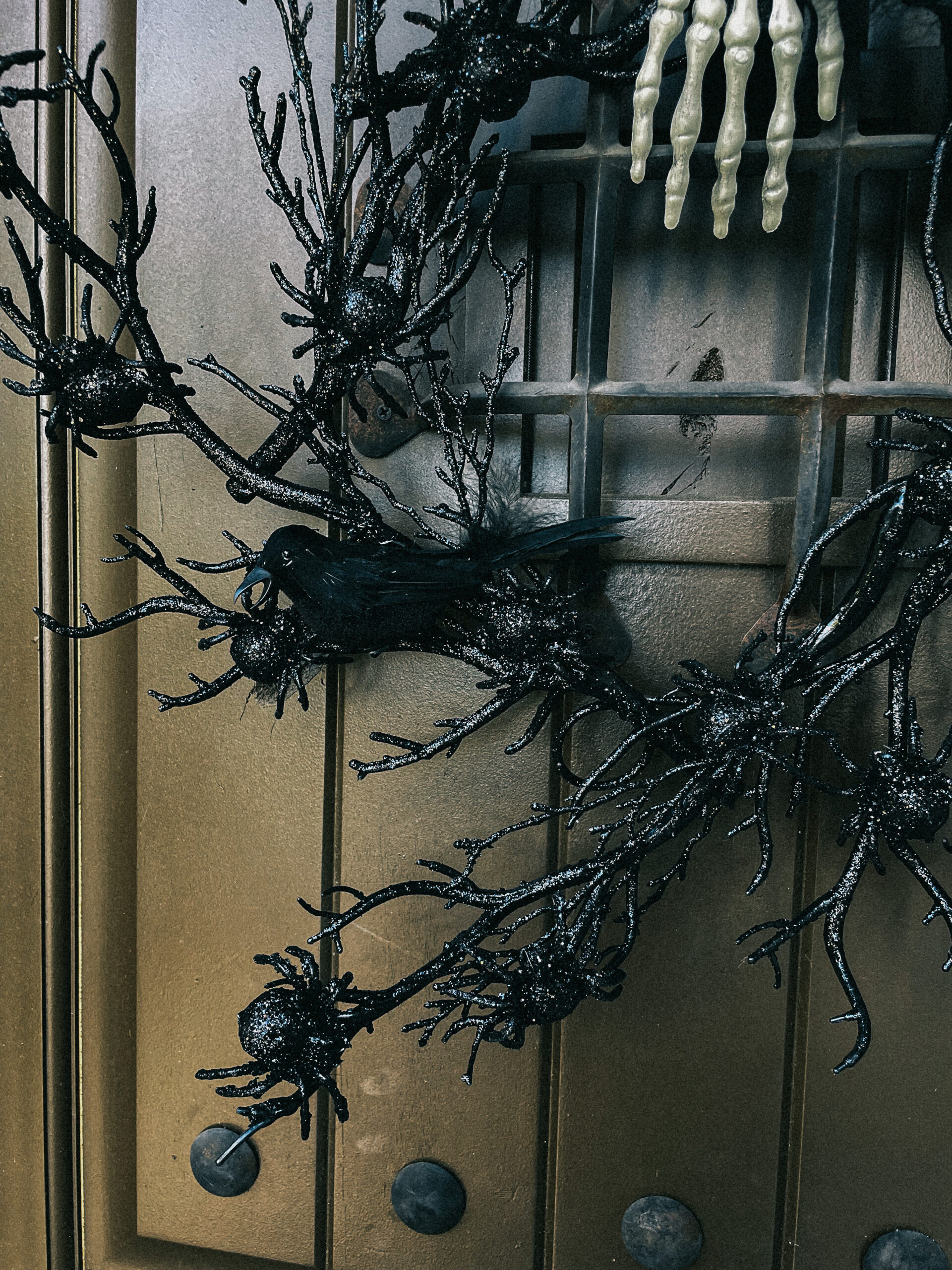 How to Make a DIY Spider Halloween Wreath at Home