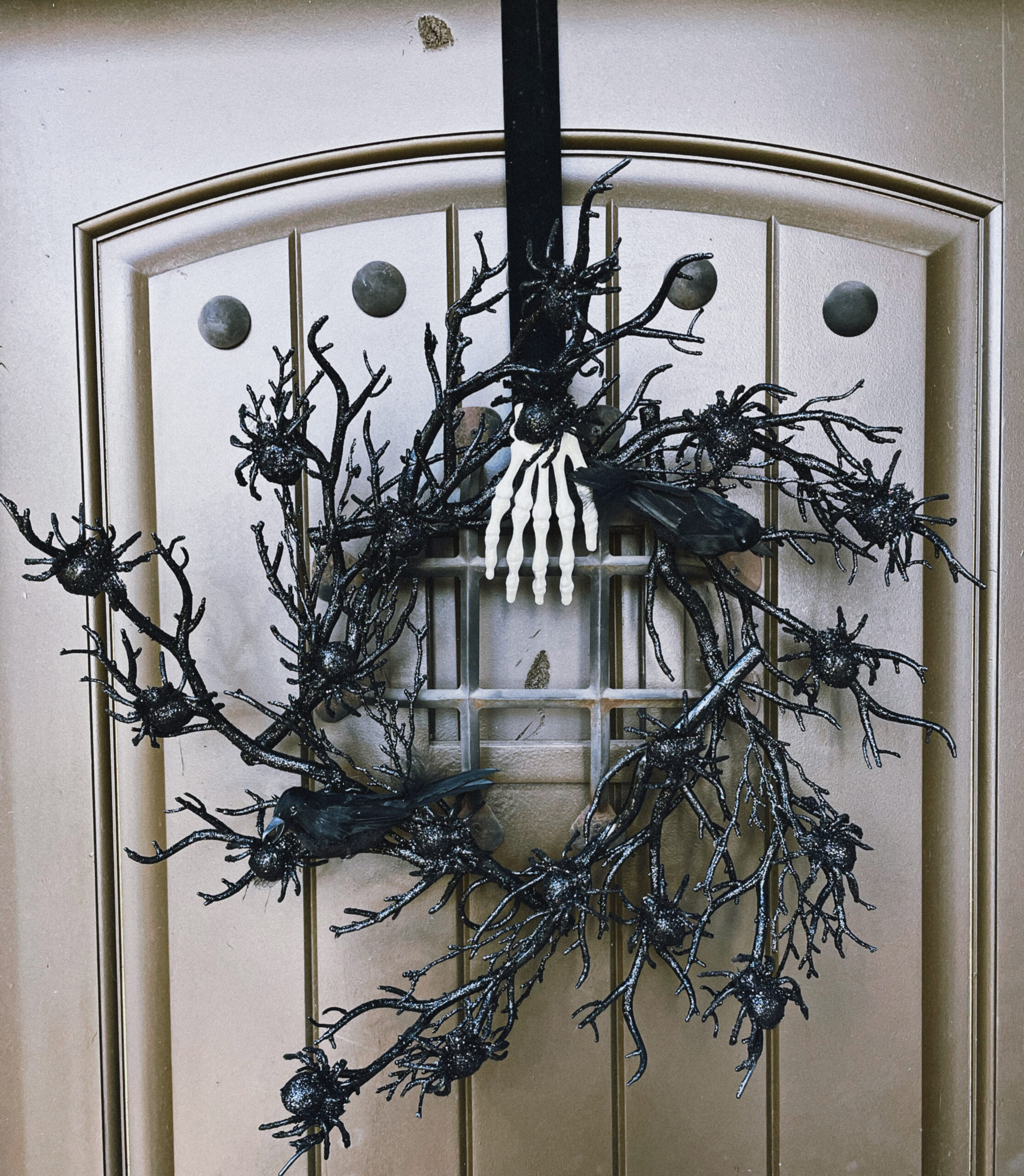 How to Make a DIY Spider Halloween Wreath at Home