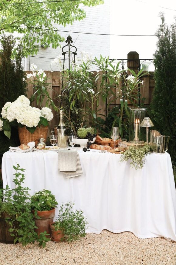 How to Elevate Your Summer Hosting & Entertaining Tips